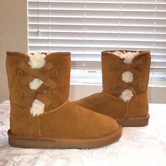 Shoes | Koolaburra By Ugg Victoria Short Sz Girls 2 | Poshmark